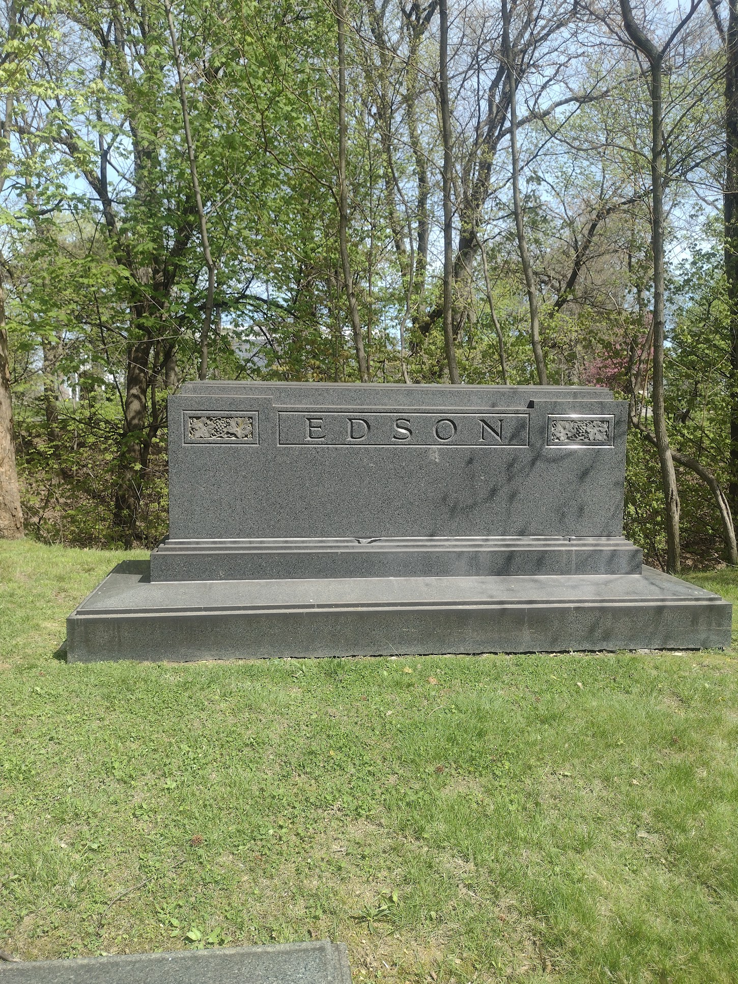 Cemetery or Graveyard? A Quick Guide to Cemetery Lingo – Found in Ohio