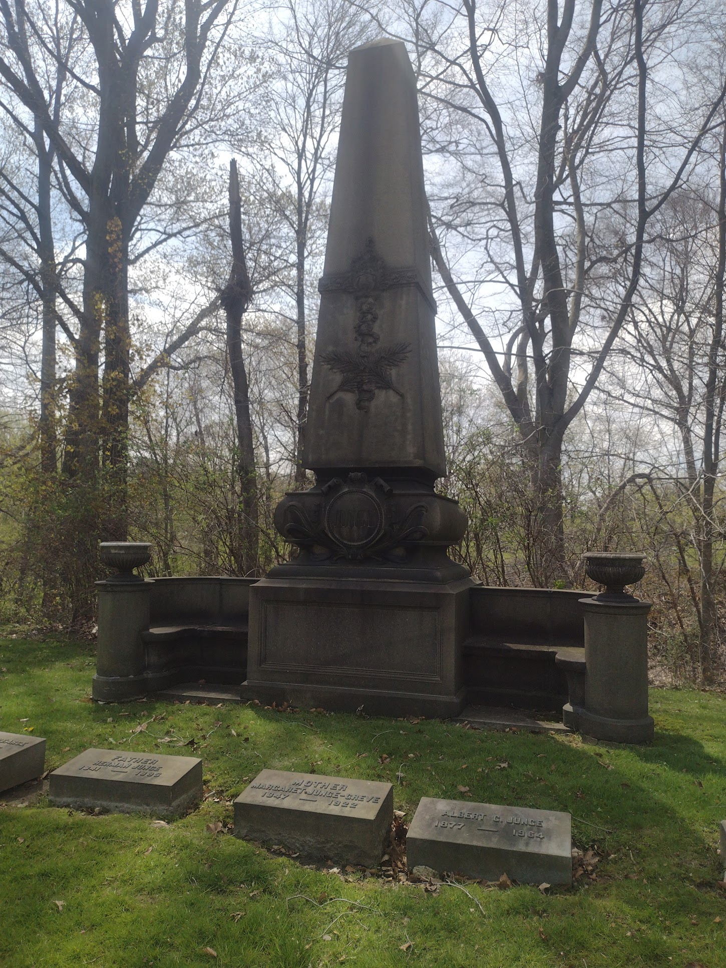 Cemetery or Graveyard? A Quick Guide to Cemetery Lingo – Found in Ohio