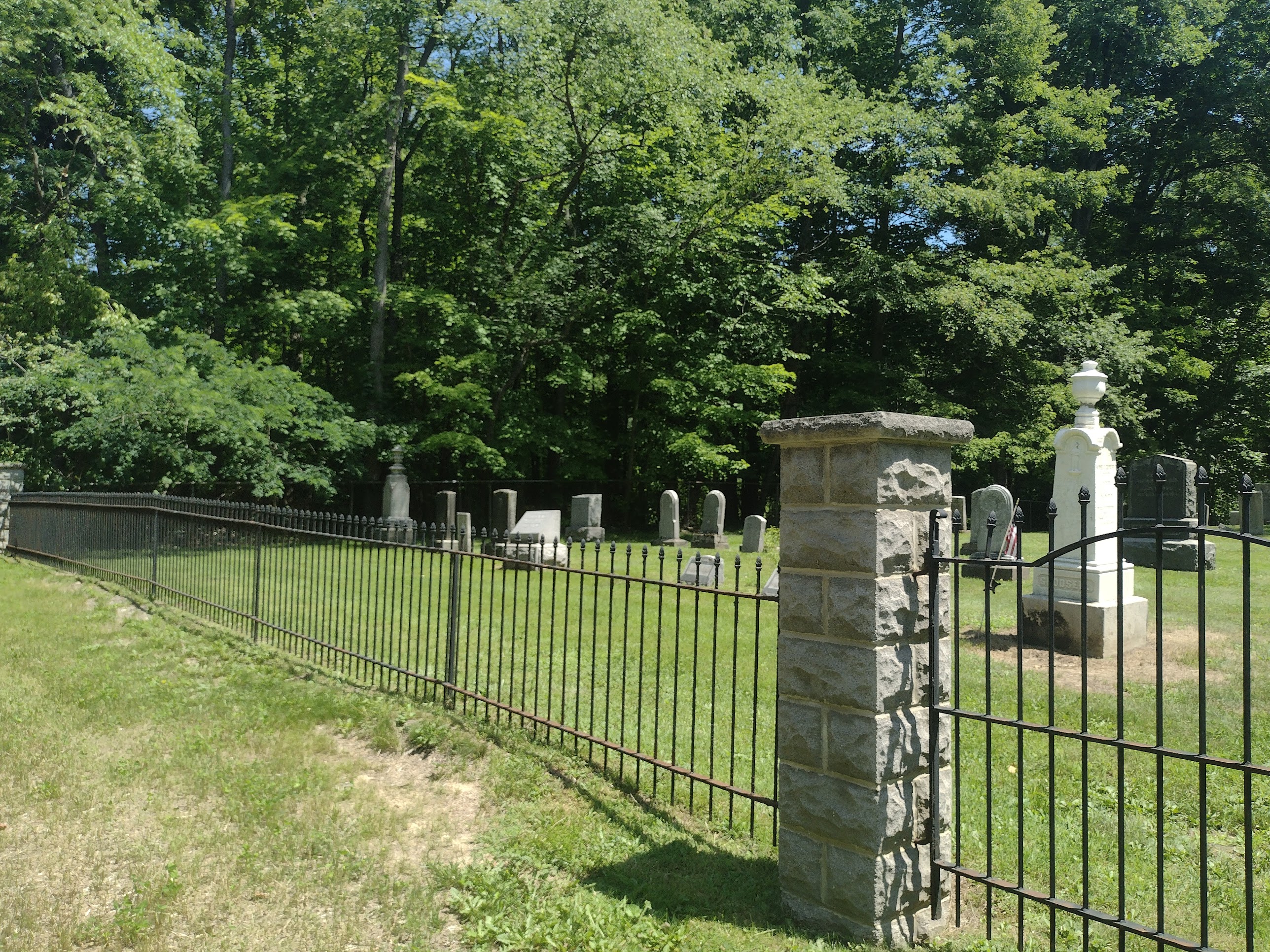 Cemetery or Graveyard? A Quick Guide to Cemetery Lingo – Found in Ohio